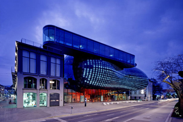 Kunsthaus Graz - The Friendly Alien by Peter Cook & Colin Fournier ...