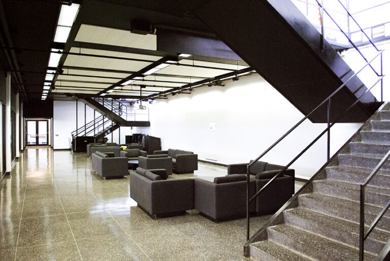 S.R. Crown Hall, IIT Campus, Chicago - Mies van der Rohe | Inexhibit