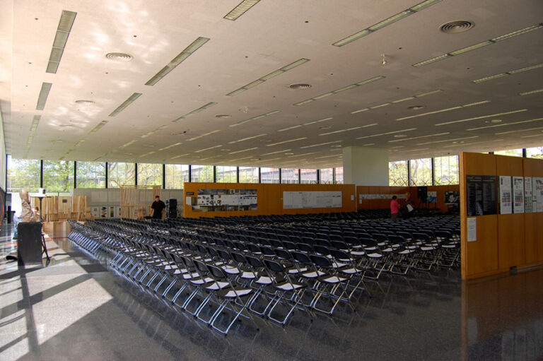 S.R. Crown Hall, IIT Campus, Chicago - Mies van der Rohe | Inexhibit
